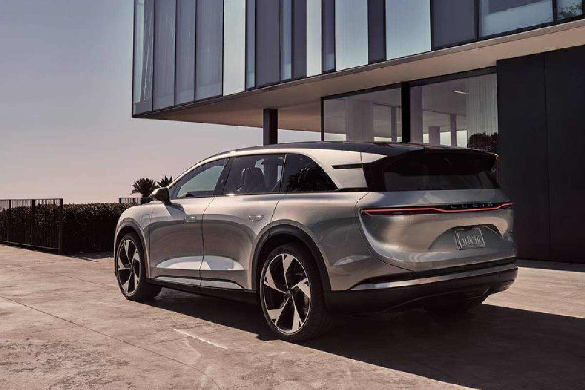 StriveME - مقارنة كهربائية ضخمة بين لوسيد جرافيتي وتسلا موديل اكس